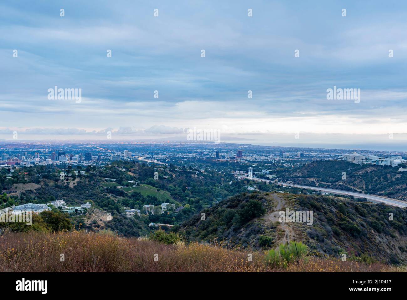 Twilight view of Los Angeles downtown skyline from Getty View Park at ...