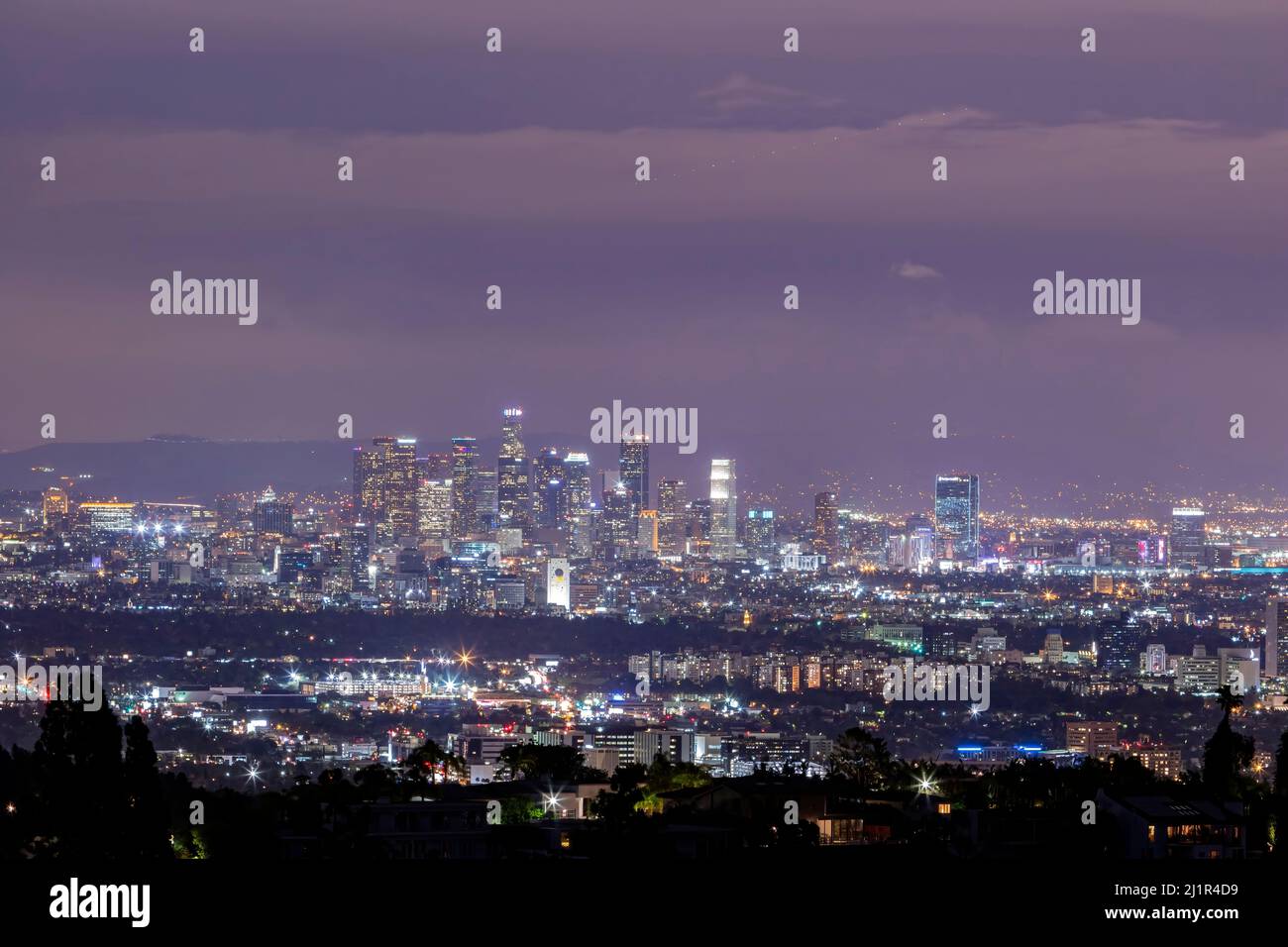 Twilight view of Los Angeles downtown skyline from Getty View Park at ...