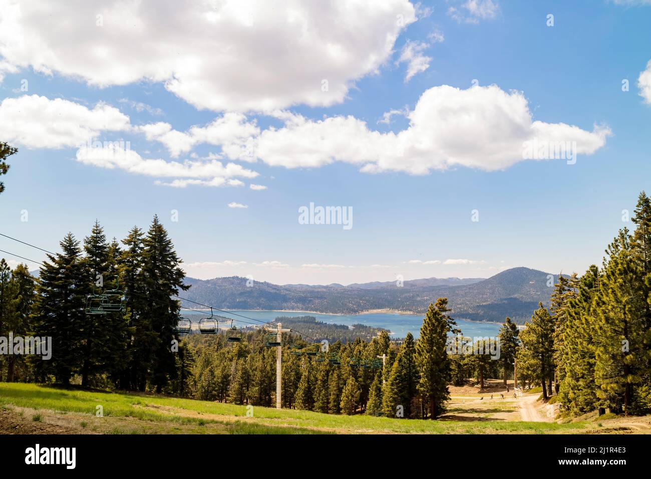 Sunny view of the landscape of Big bear lake at Los Angels County ...