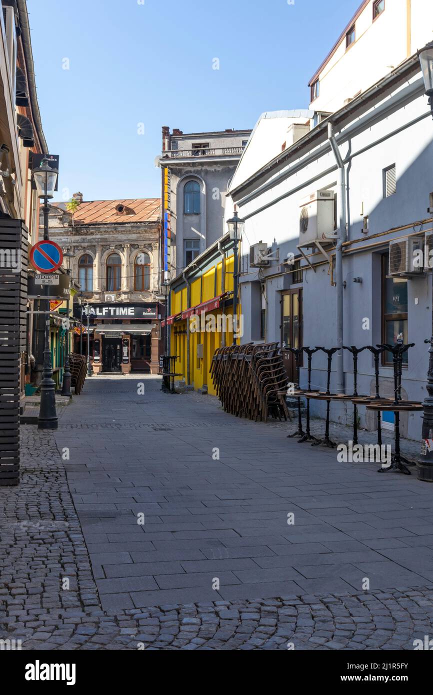 BUCHAREST, ROMANIA - AUGUST 17, 2021: Typical street and building at ... BUCHAREST, ROMANIA - AUGUST 17, 2021: Typical street and building at ...