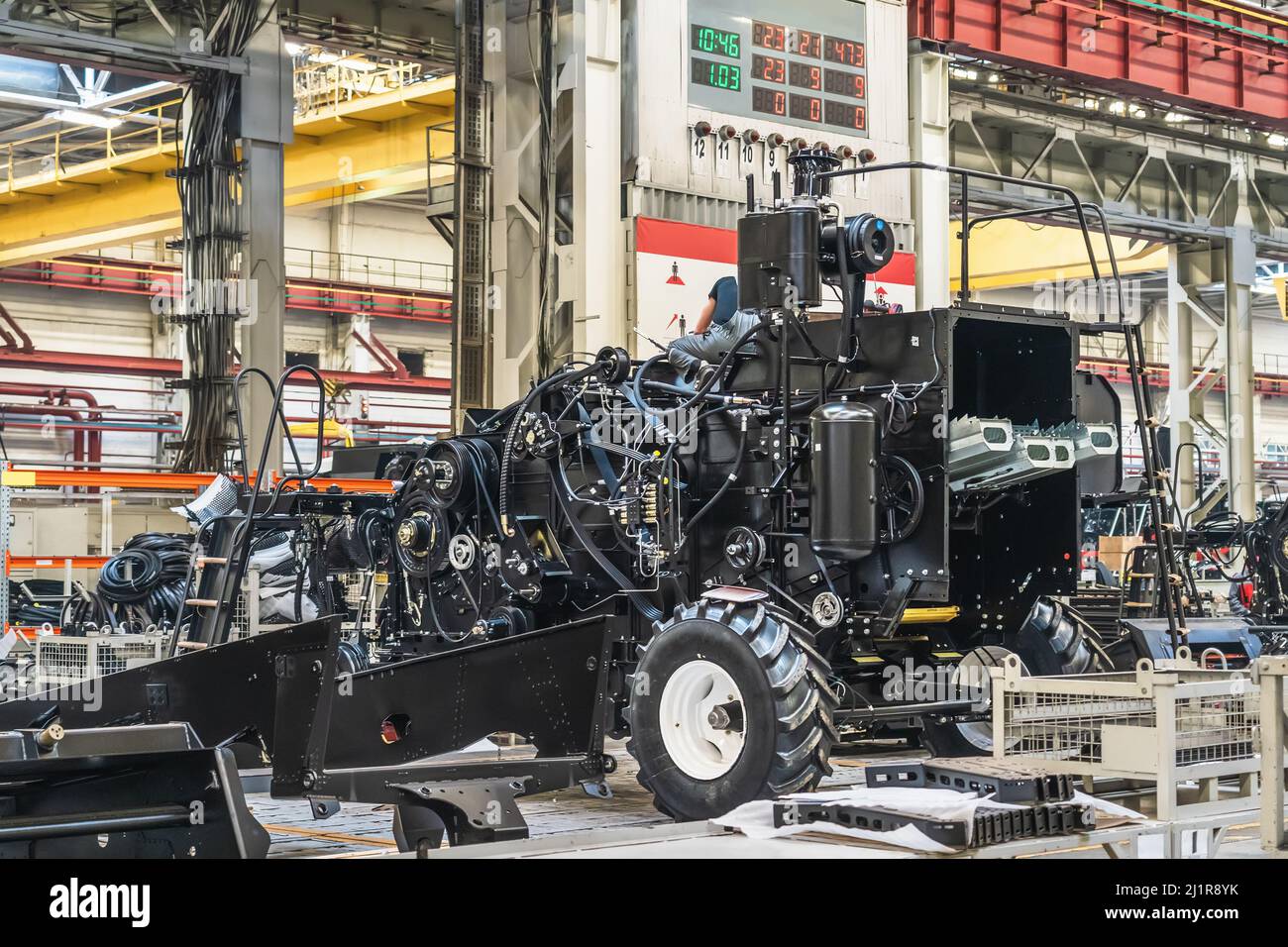 Large heavy machine hi-res stock photography and images - Alamy