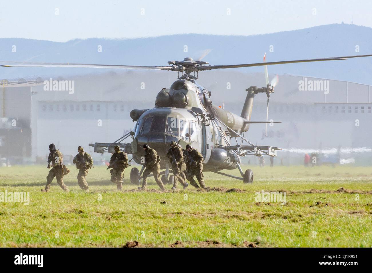 Mil 171 helicopter hi-res stock photography and images - Alamy