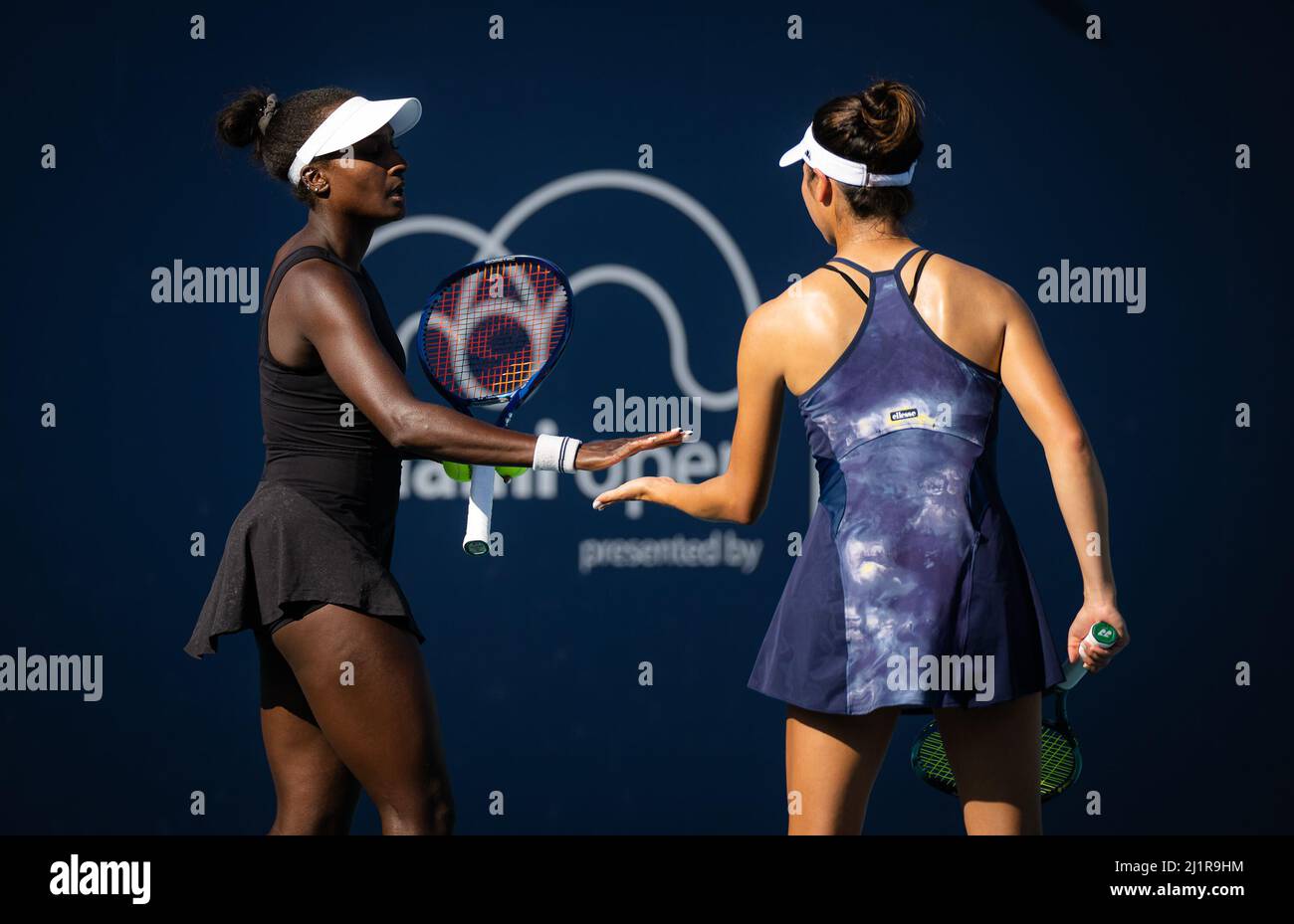 Asia Muhammad of the United States & Ena Shibahara of Japan playing ...