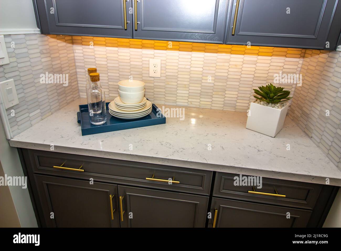 Dishes and serving containers hi-res stock photography and images - Alamy