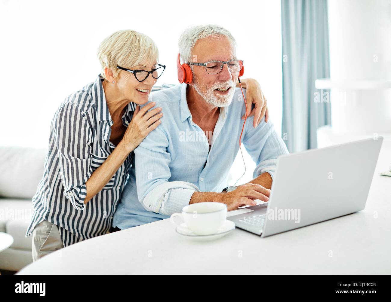 Onlineromantic hi-res stock photography and images - Alamy