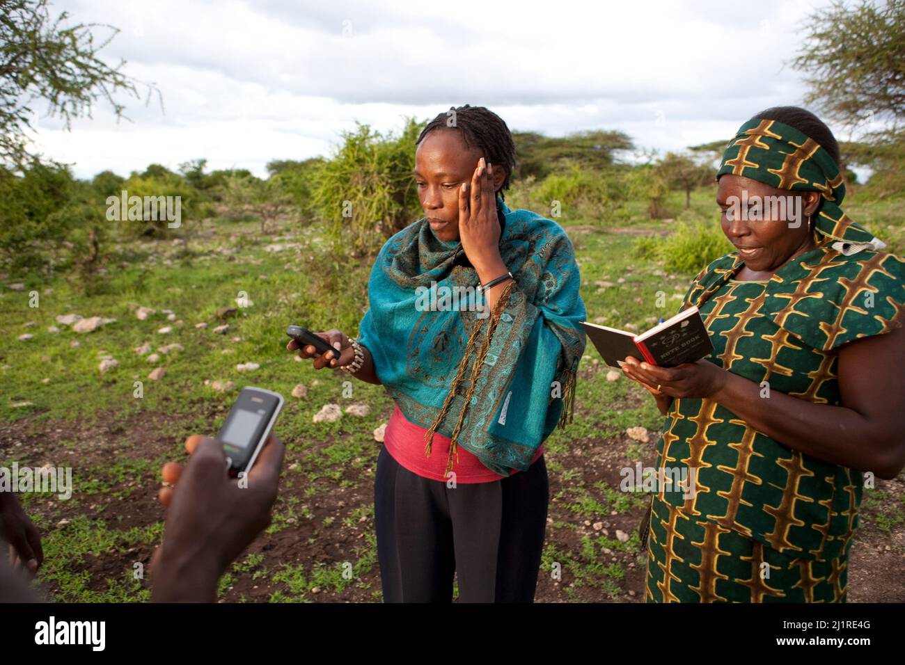 African slum mobile hi-res stock photography and images - Alamy