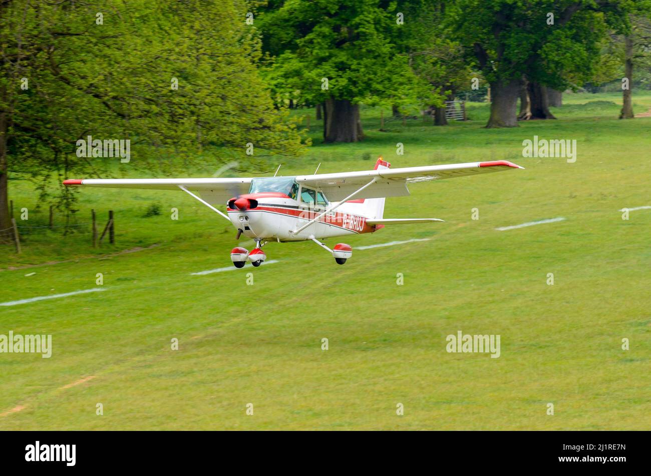 Cessna 172N Skyhawk, Cessna 172 Skyhawk, light aircraft plane G-BHUJ ...