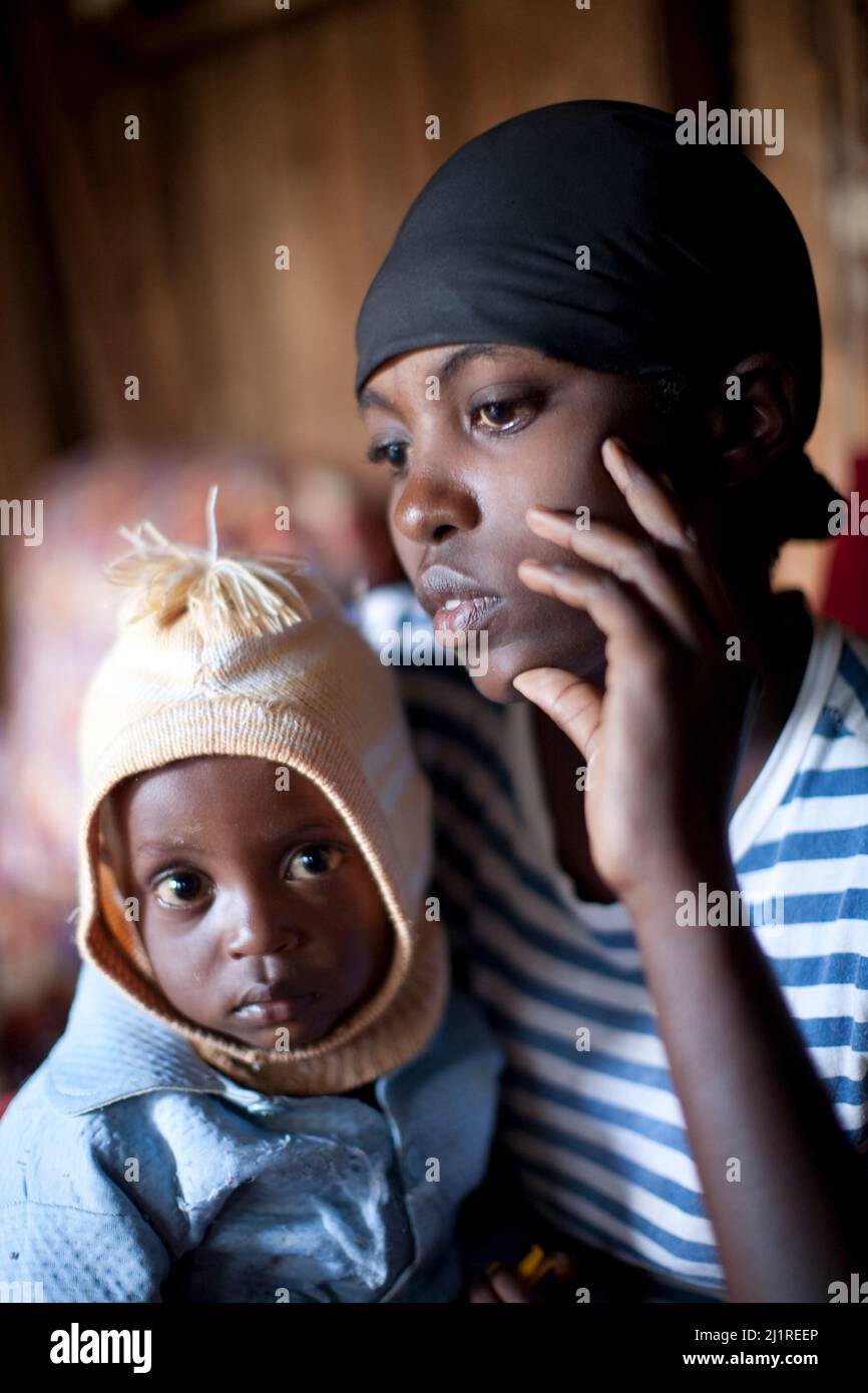 African child alone poverty hi-res stock photography and images - Alamy