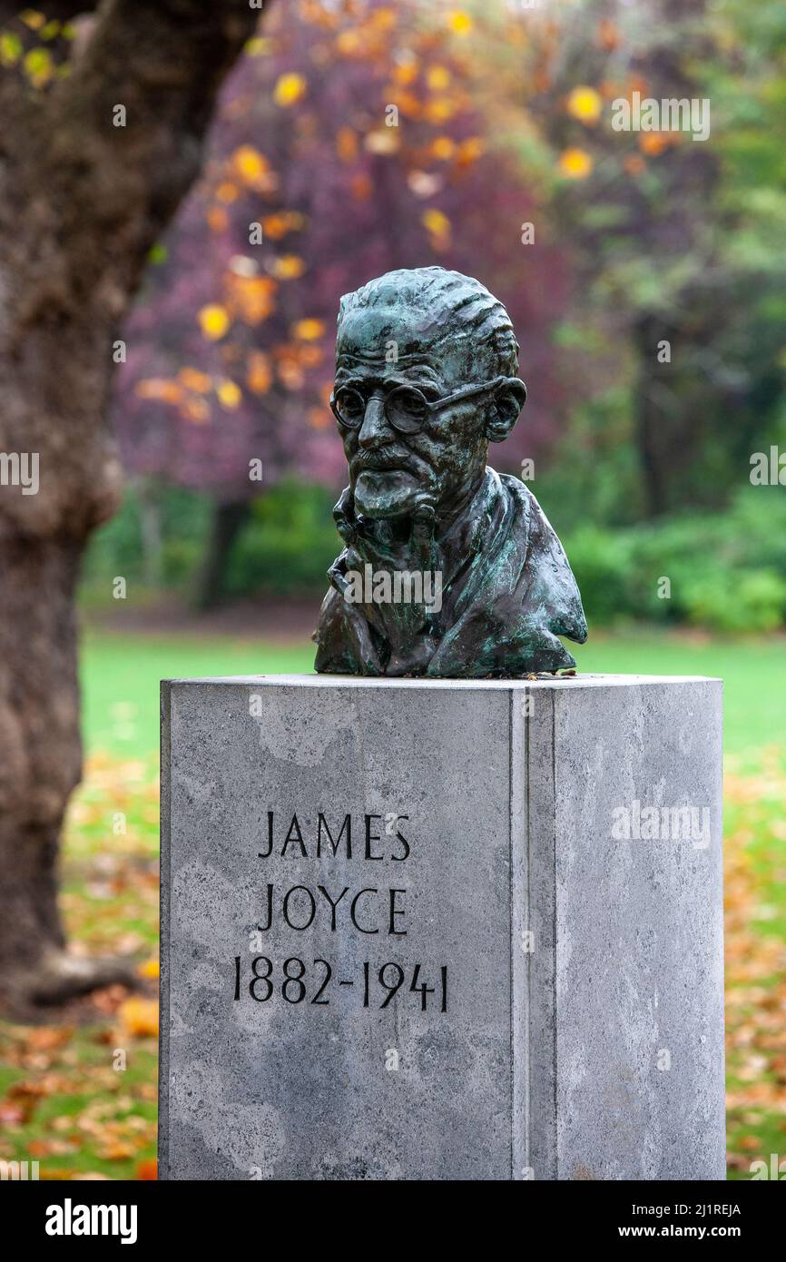 Bust james joyce hi-res stock photography and images - Alamy