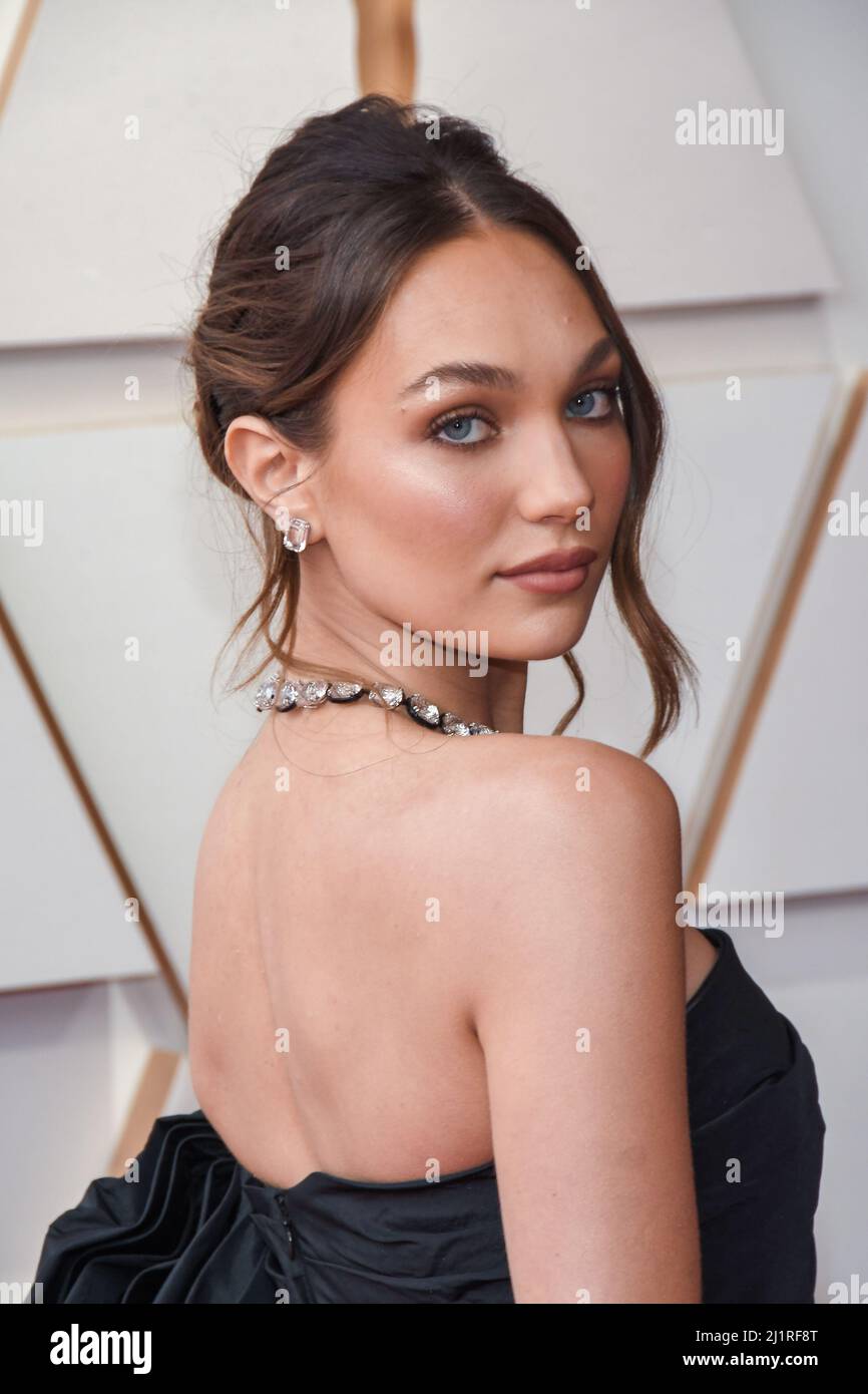 Maddie Ziegler walking on the red carpet at the 94th Academy Awards ...