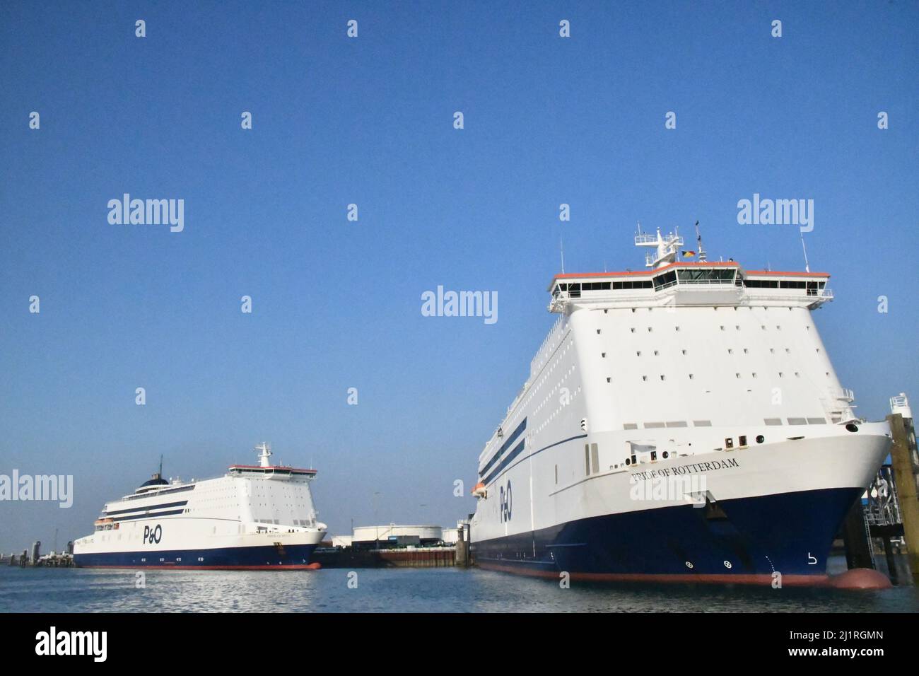 P&o ferry ‘the pride of hull’ hi-res stock photography and images - Alamy