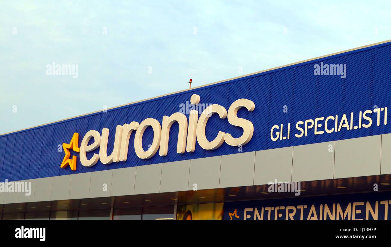 Euronics logo hi-res stock photography and images - Alamy
