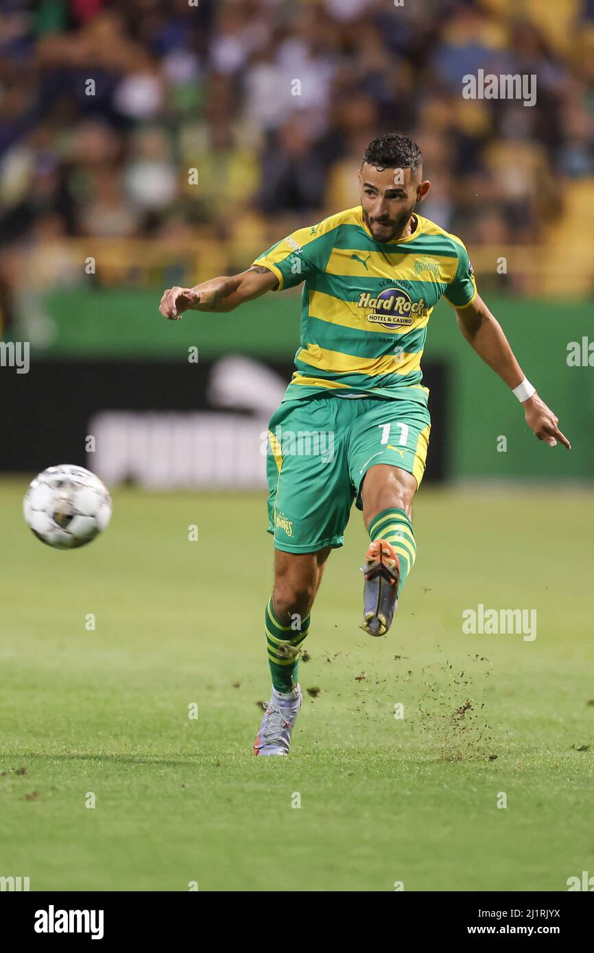 St. Petersburg, FL USA: Tampa Bay Rowdies midfielder Leo Fernandes (11 ...