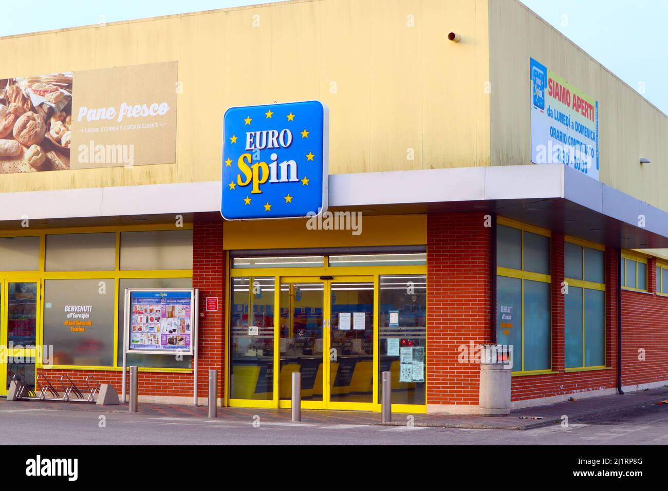 EUROSPIN Supermarket of grocery and consumer products Stock Photo - Alamy