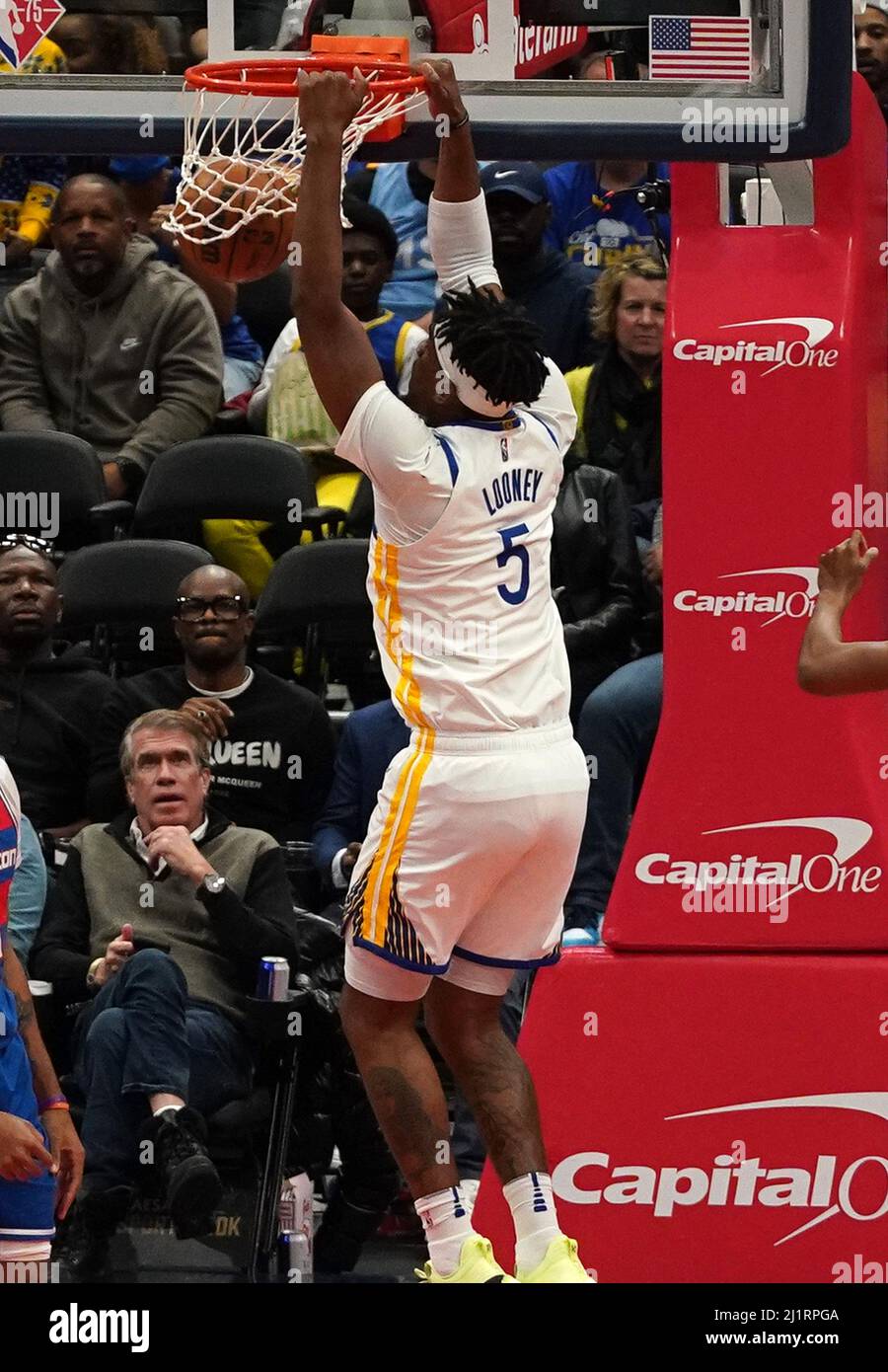 Kevon looney dunk hi-res stock photography and images - Alamy