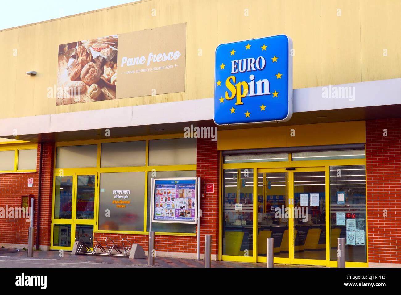 EUROSPIN Supermarket of grocery and consumer products Stock Photo - Alamy