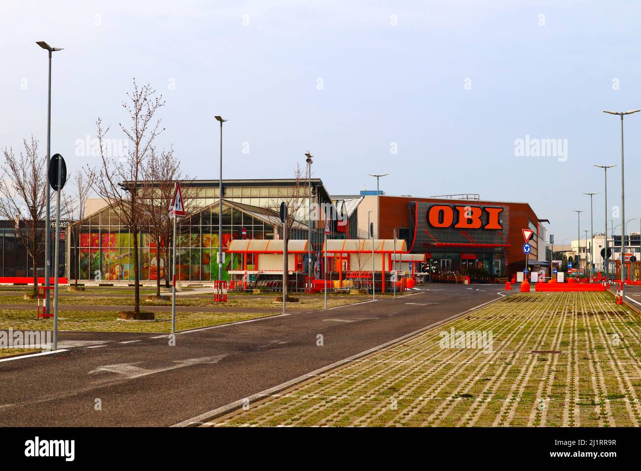Obi retail chain hi-res stock photography and images - Alamy