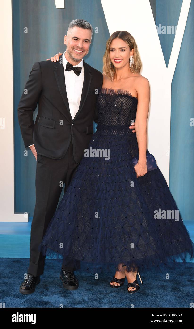 Cash Warren and Jessica Alba attending the Vanity Fair Oscar Party held ...