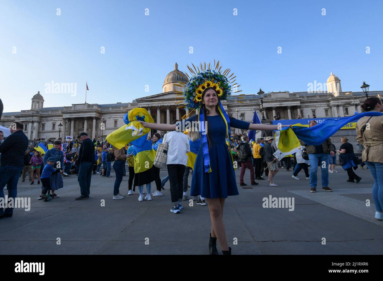London girl with flags hi-res stock photography and images - Alamy