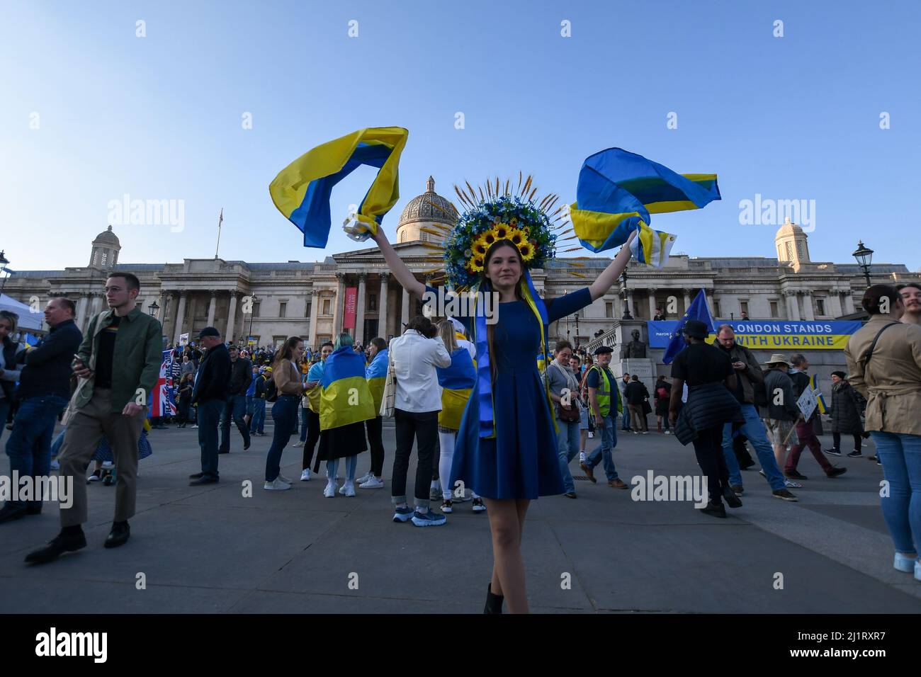 London girl with flags hi-res stock photography and images - Alamy
