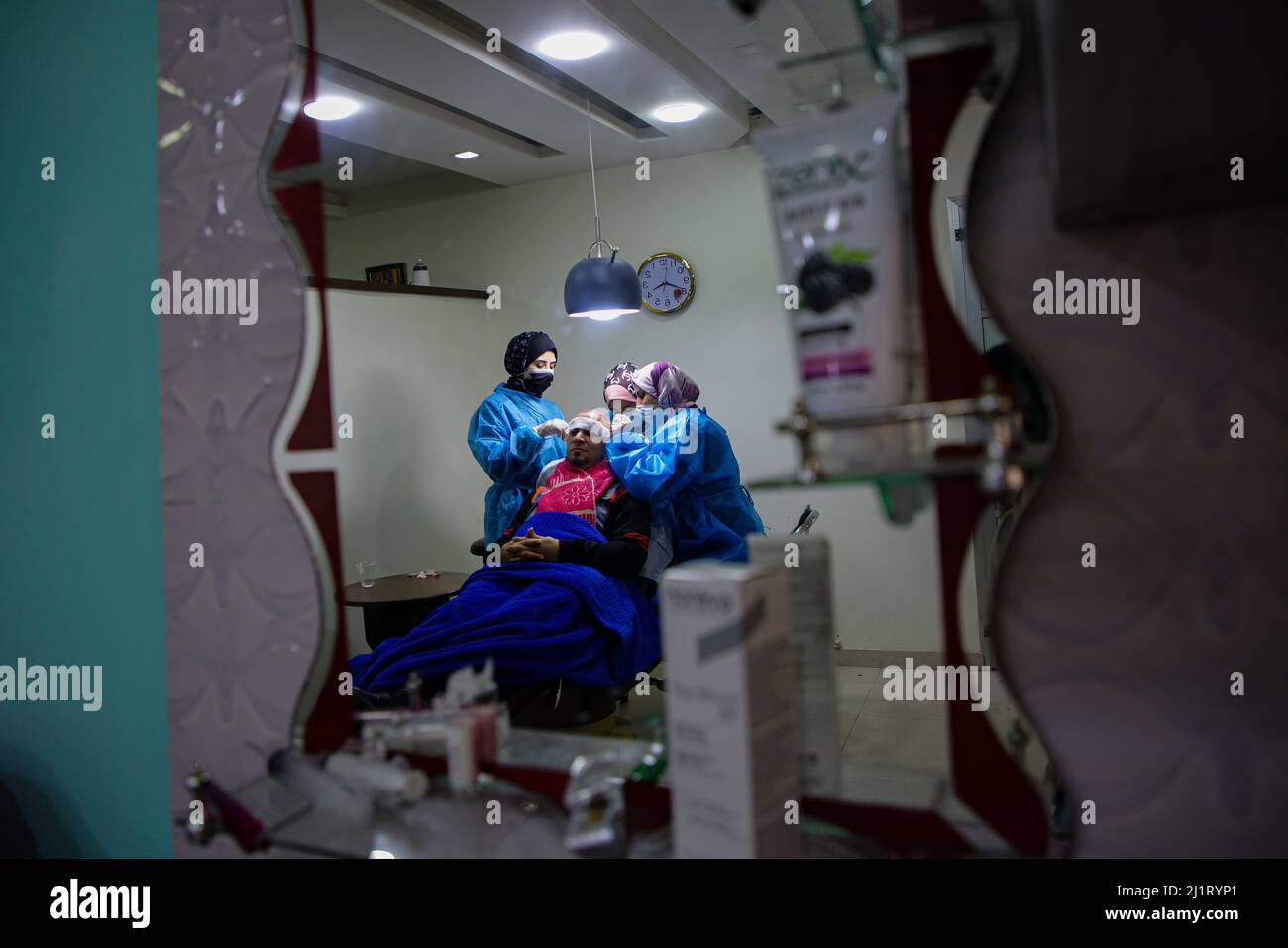 Gaza City. 19th Mar, 2022. A man receives a hair implant surgery at a ...