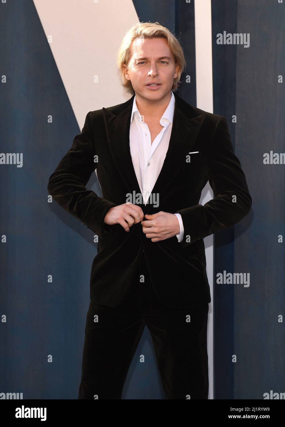 Beverly Hills, USA. 27th Mar, 2022. Ronan Farrow walking on the red ...