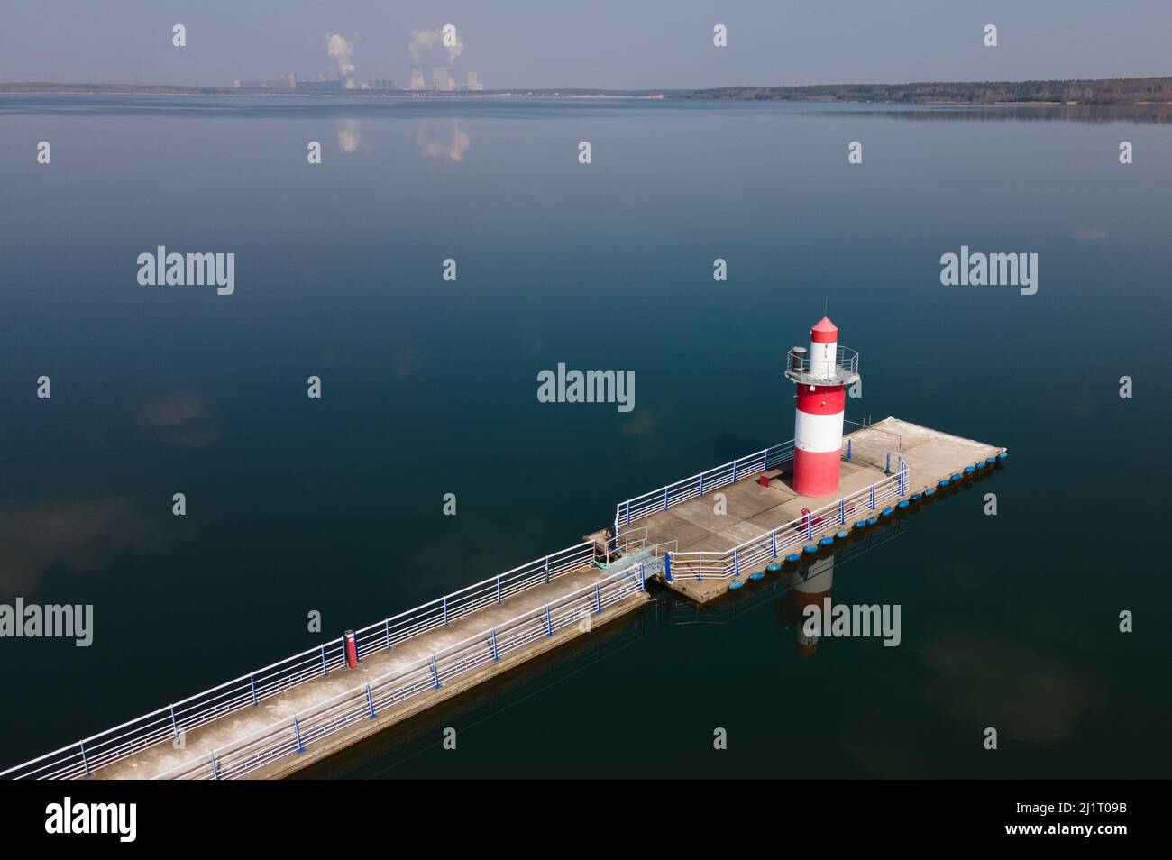 Boxberg, Germany. 25th Mar, 2022. A lighthouse stands in the Klitten ...