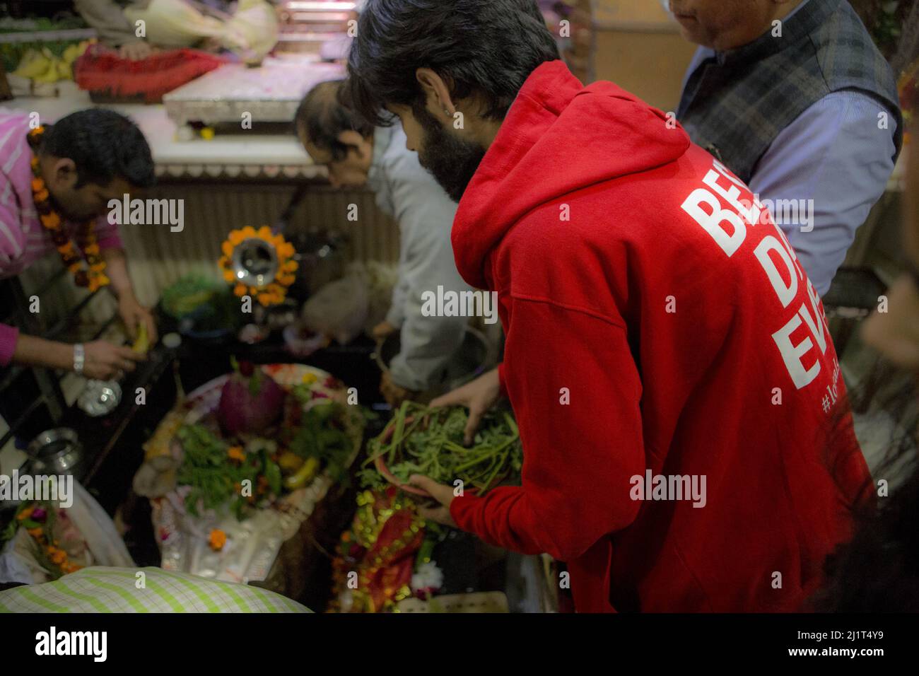 Hindu praying photos hi-res stock photography and images - Alamy