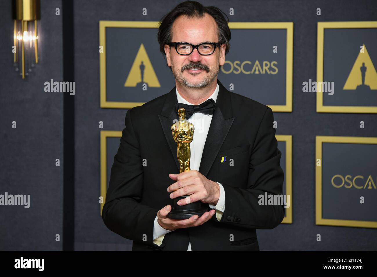 Los Angeles, USA. 27th Mar, 2022. Joe Walker Film Editing Winner posing ...