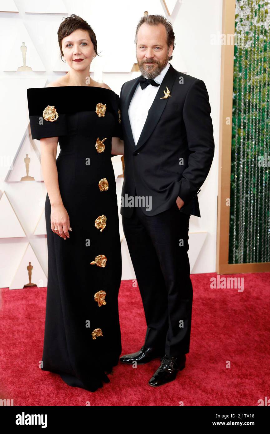 Los Angeles, CA. 27th Mar, 2022. Peter Sarsgaard, Maggie Gyllenhaal at ...