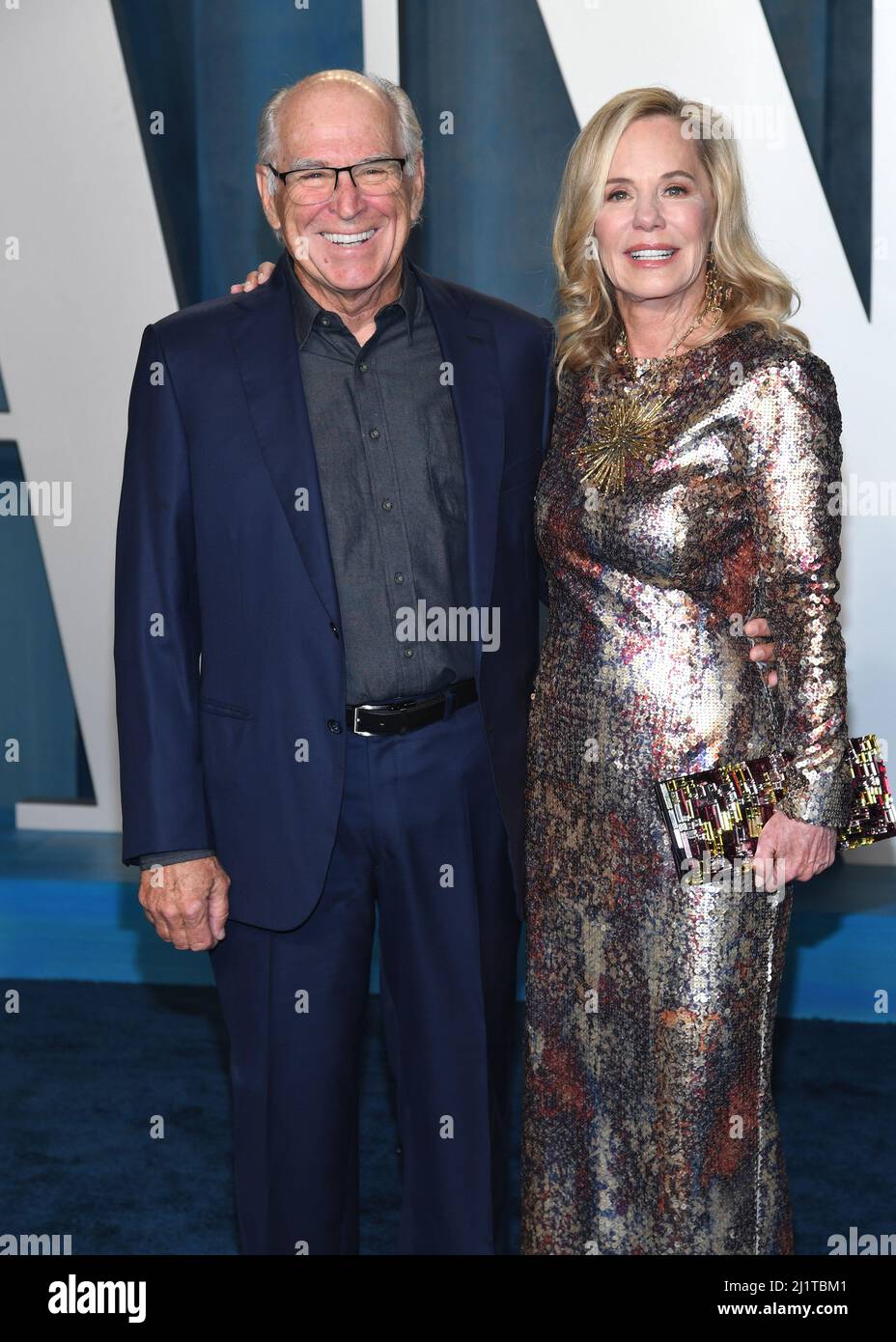 Jimmy Buffett and Jane Slagsvol walking on the red carpet at the 2022 ...