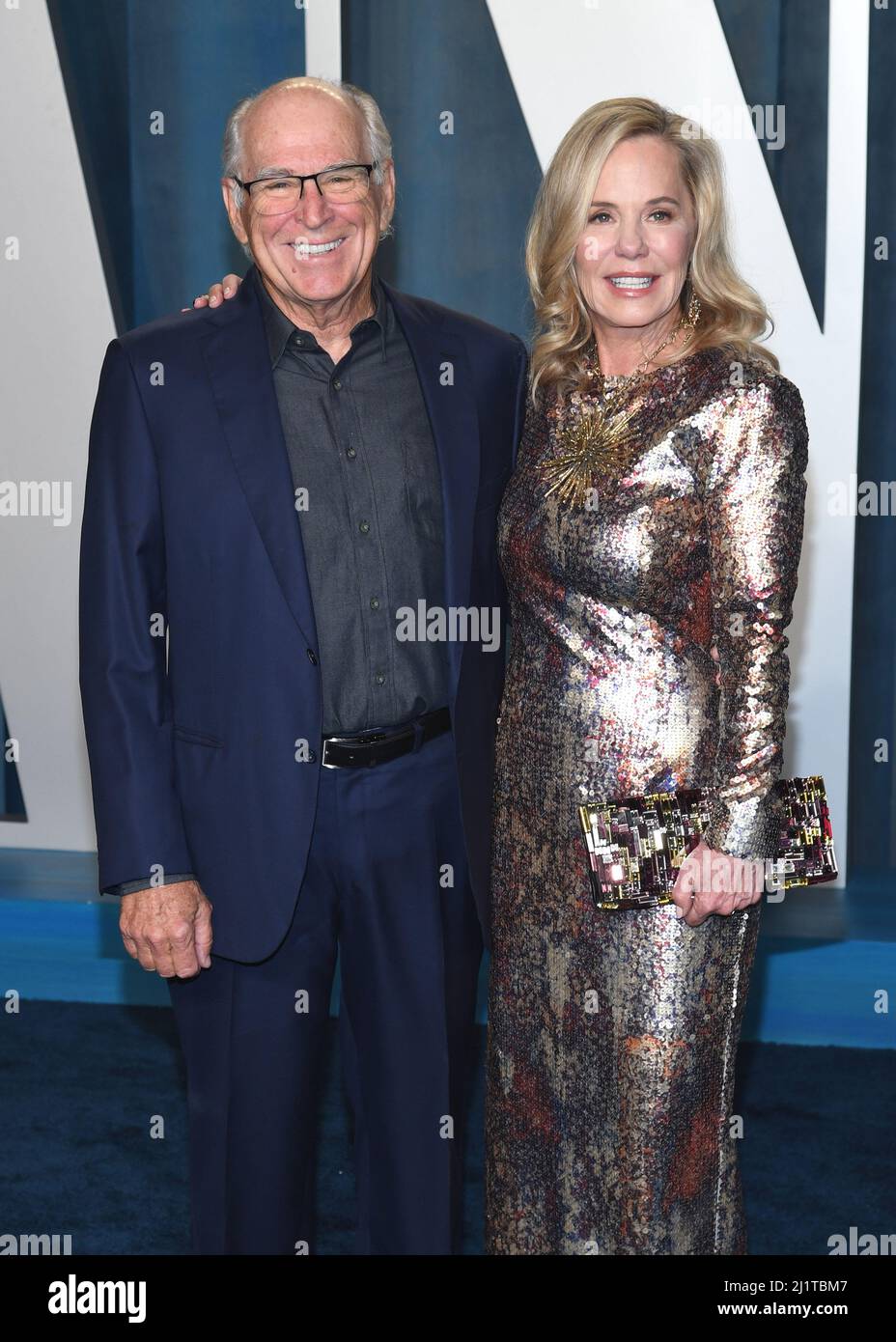 Jimmy Buffett and Jane Slagsvol walking on the red carpet at the 2022 ...