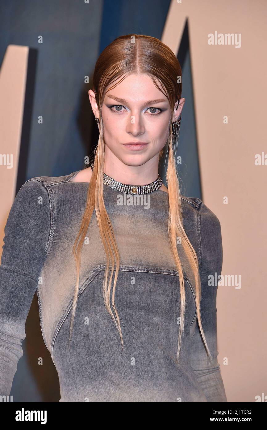 Beverly Hills, Ca. 27th Mar, 2022. Hunter Schafer at the 2022 Vanity ...