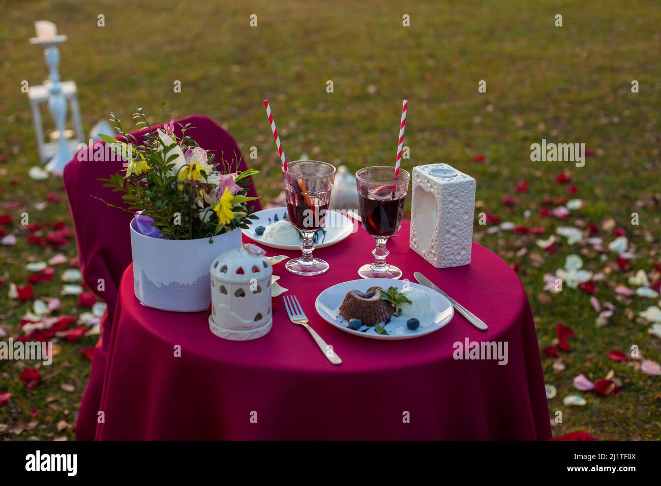 Romantic table for two outdoors Stock Photo - Alamy