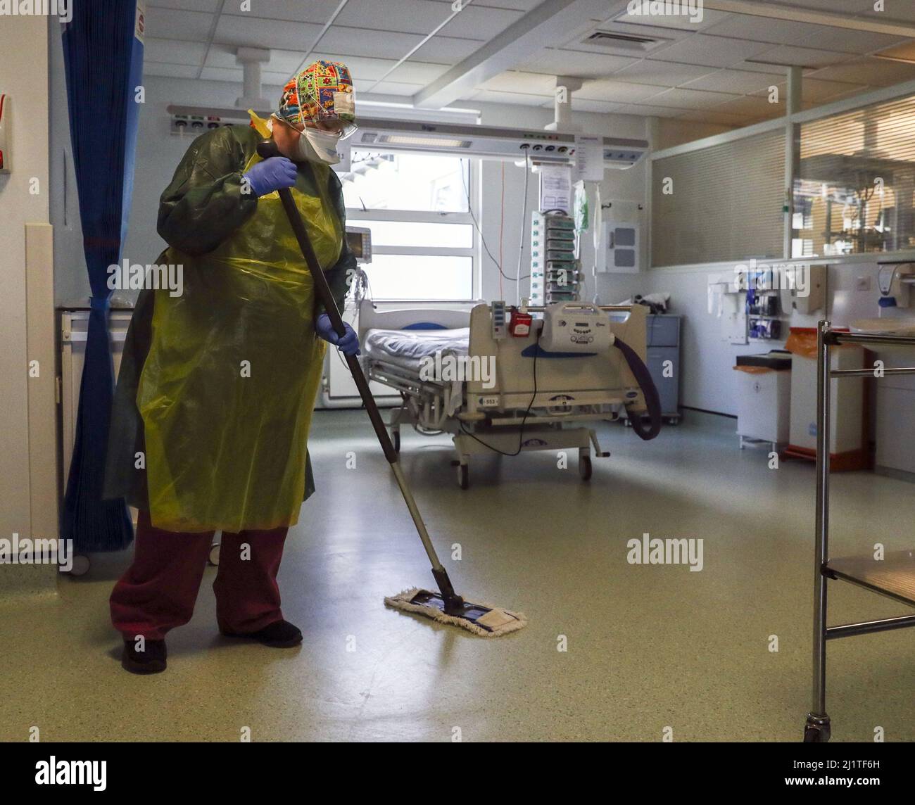 Hospital ward uk cleaner hi-res stock photography and images - Alamy