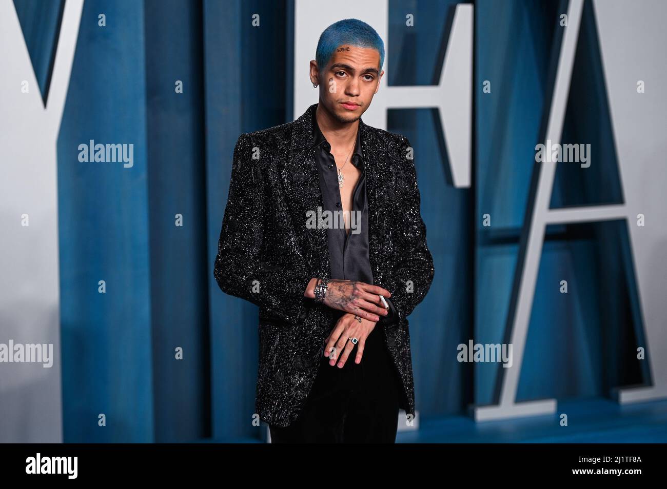 Dominic Fike walking on the red carpet at the 2022 Vanity Fair Oscar ...
