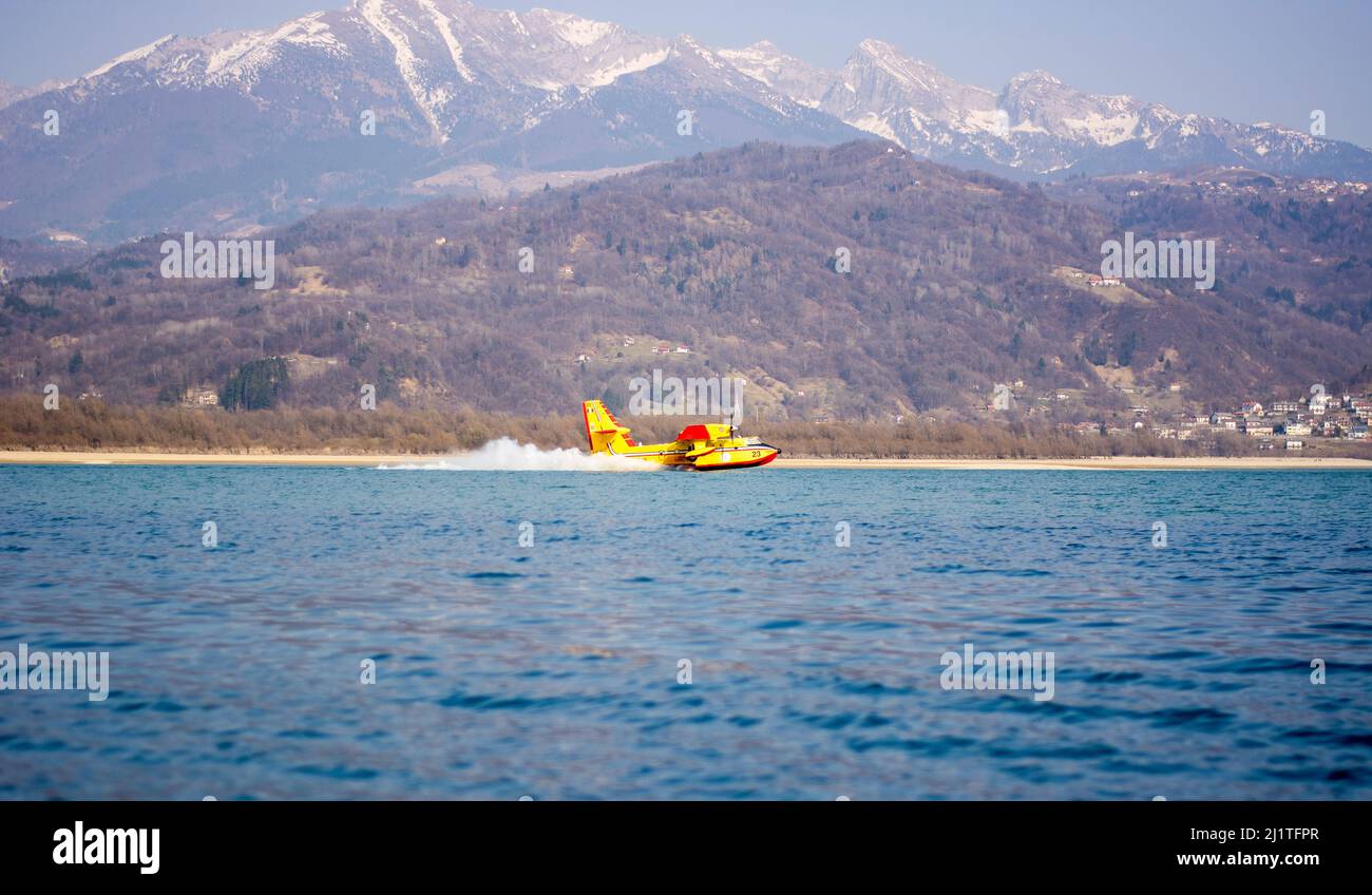 Canadair flying firefighting water bomber airplane hi-res stock ...