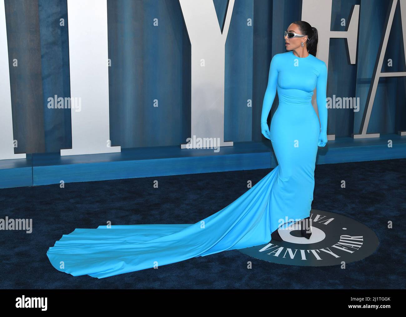 Kim Kardashian walking on the red carpet at the 2022 Vanity Fair Oscar ...