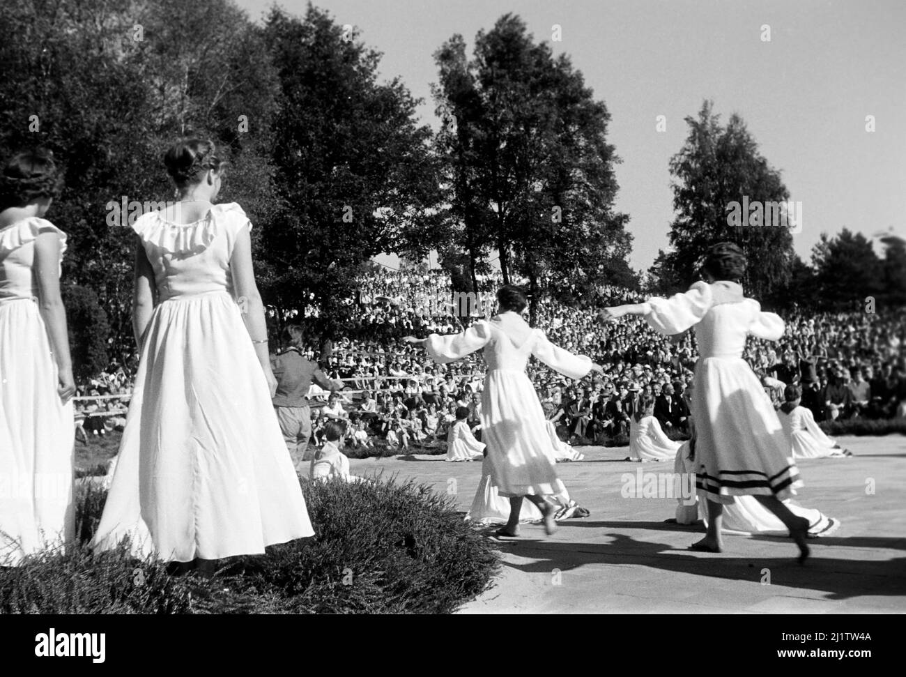 Tanzaufführung zum Heideblütenfest auf der Freilichtbühne Höpen in der ...