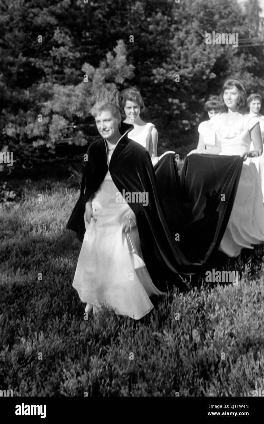 Die Heidekönigin Hannelore Küsel des Heideblütenfestes in der ...