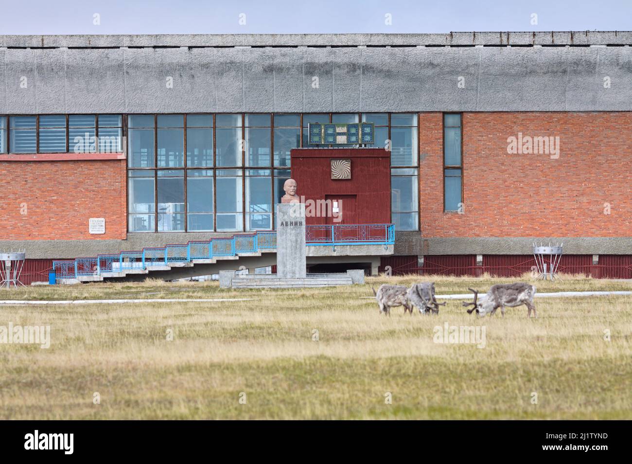 Statue of Lenin in Pyramiden Svalbard Stock Photo - Alamy