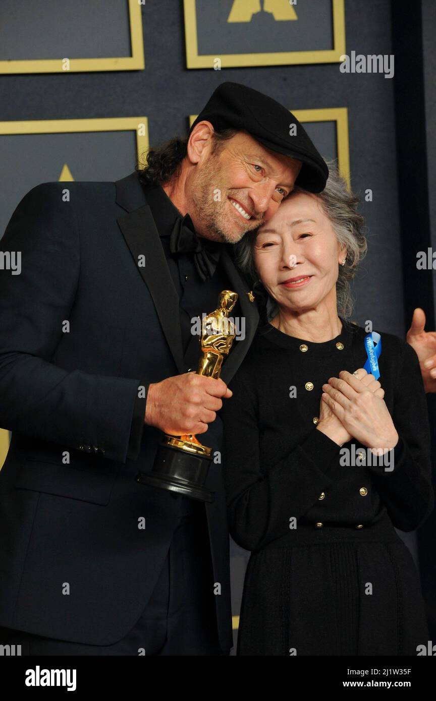 Los Angeles, CA. 27th Mar, 2022. Troy Kotsur, Youn Yuh-jung in the ...