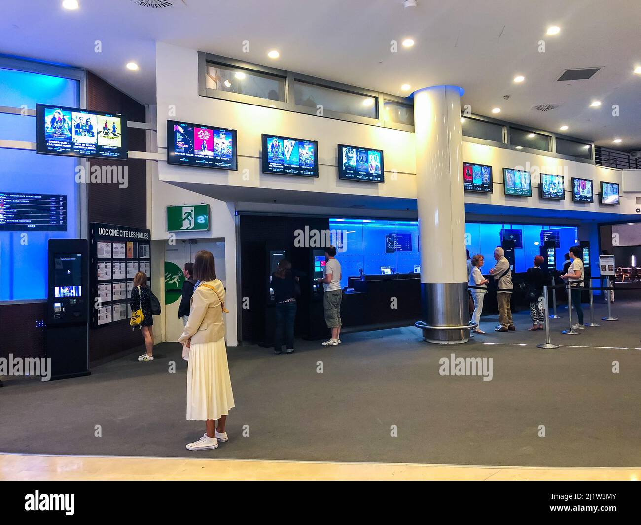 Movie theater lobby hi-res stock photography and images - Alamy