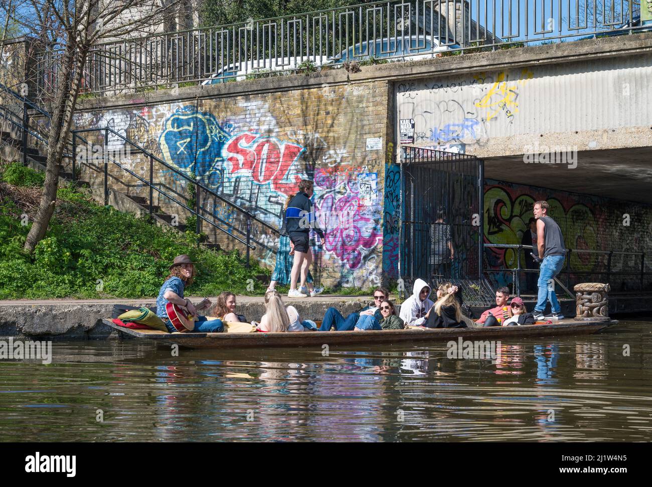 Regent’s canal punt hi-res stock photography and images - Alamy