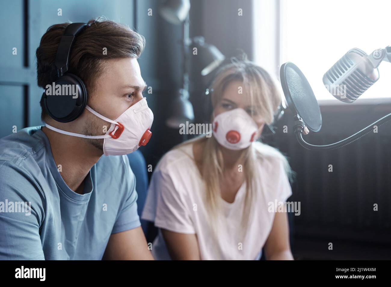 Radio interview male female hi-res stock photography and images - Alamy