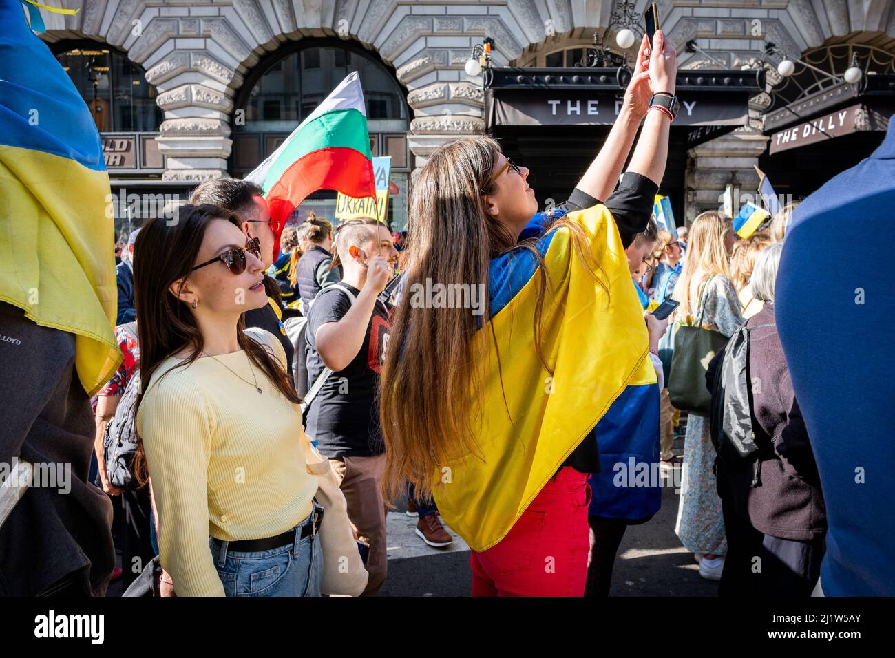 Thousands march in solidarity against the war in Ukraine. 'London ...