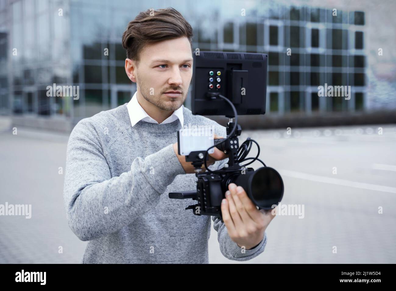 Professional videographer with a modern camera rig Stock Photo - Alamy