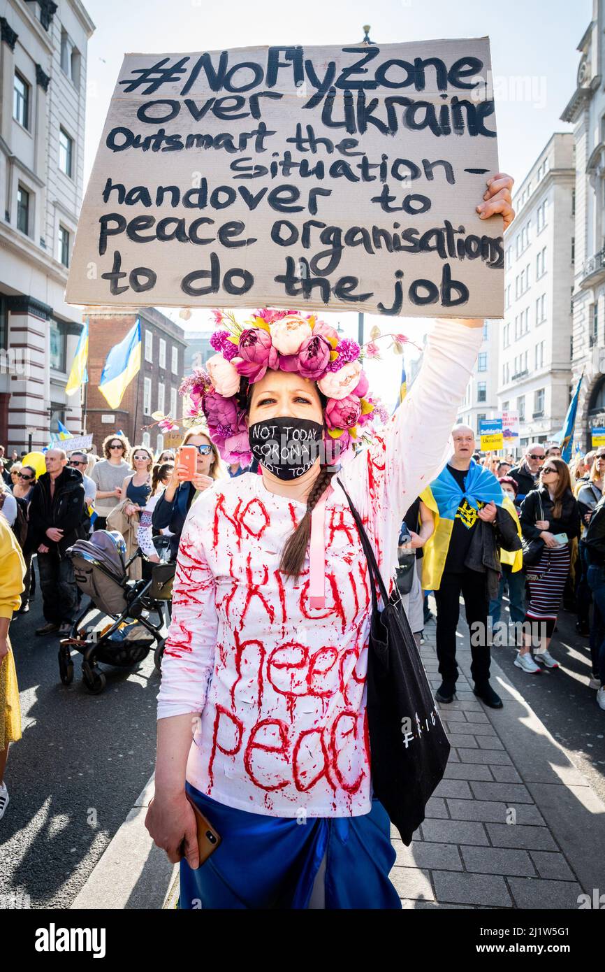 Ukrainian women marching hi-res stock photography and images - Alamy