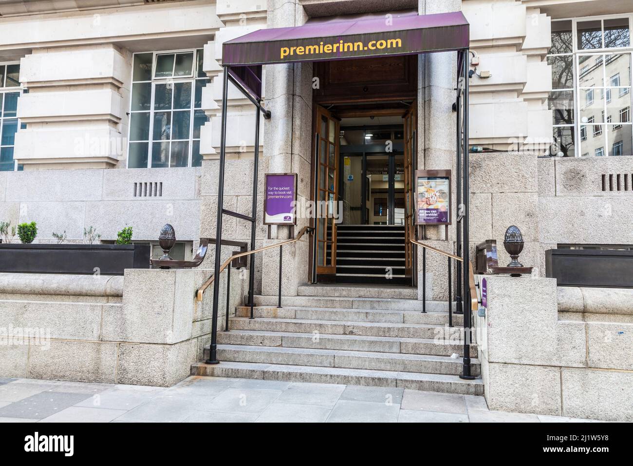 Premier inn london hi-res stock photography and images - Alamy