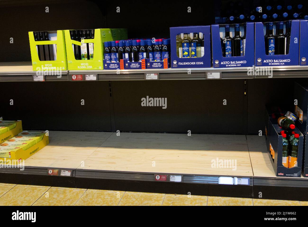 Empty supermarket shelves hoarding of edible oil hi-res stock ...